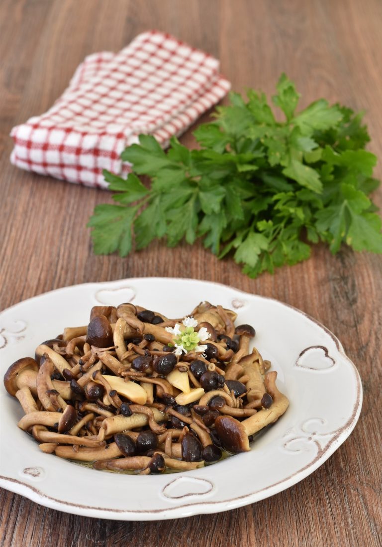 Funghi pioppini in padella | Funghi pioppini, un contorno semplicissimo