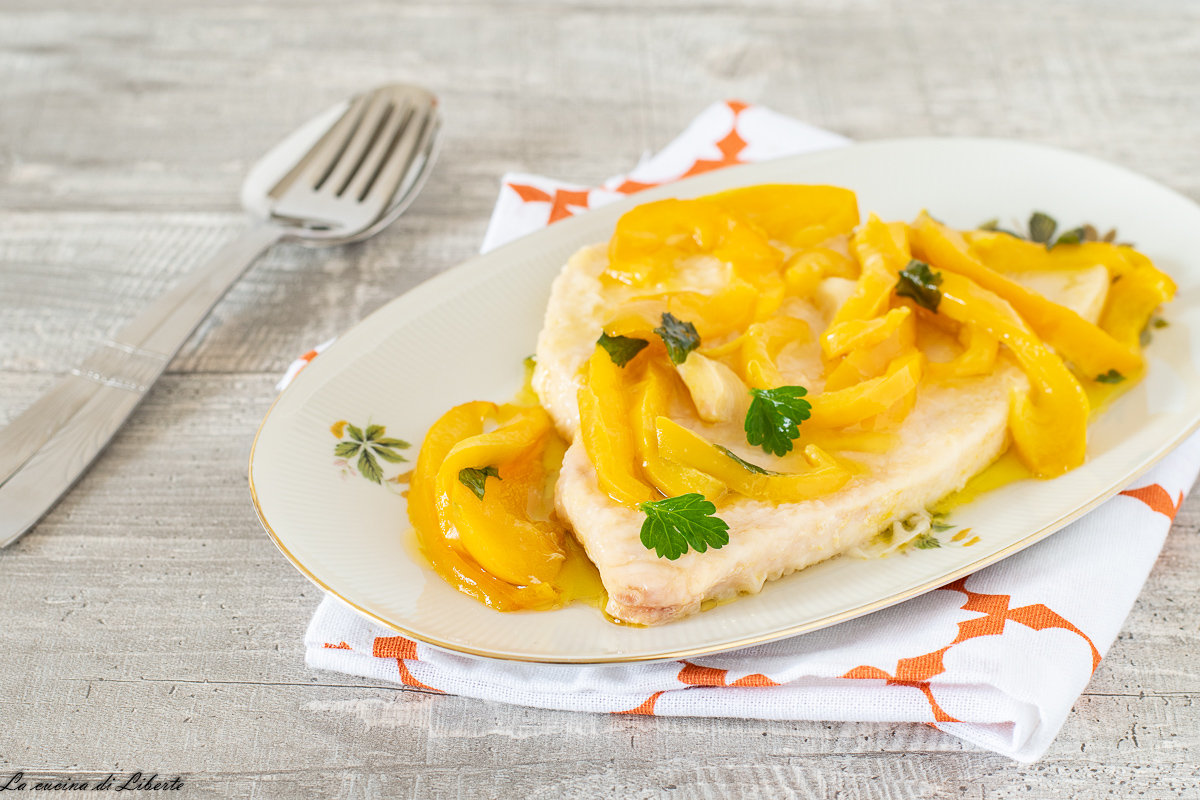 Ricetta pesce spada con peperoni in padella | Ricetta pesce spada