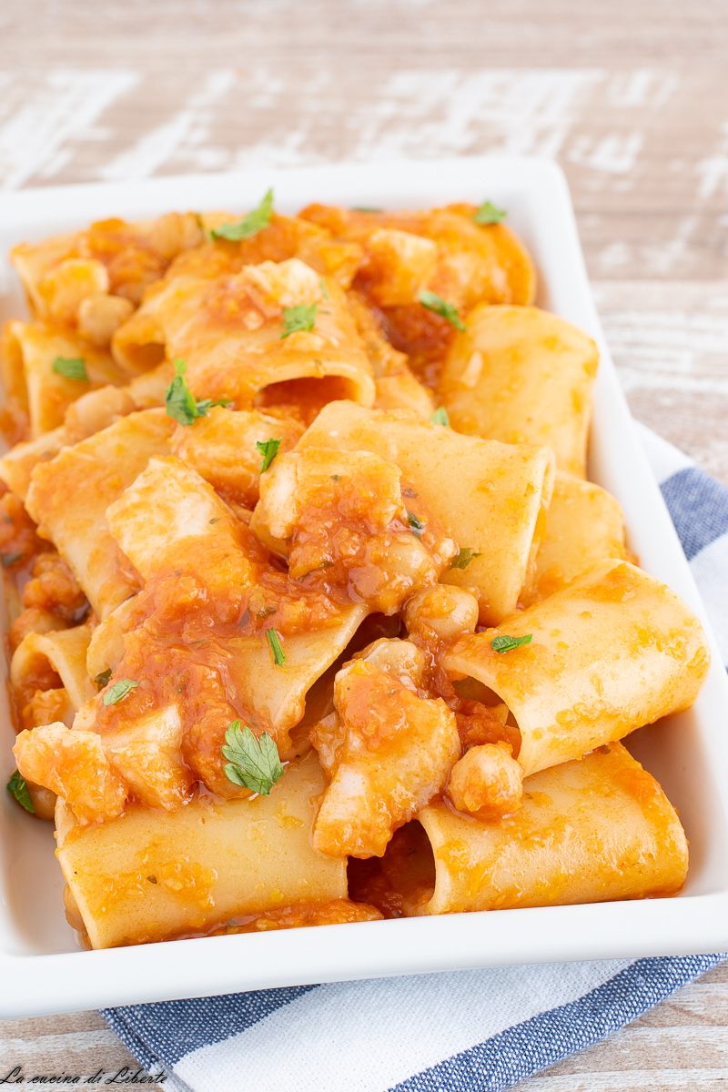 Pasta con ceci e baccalà | Pasta con ceci | Pasta con baccalà