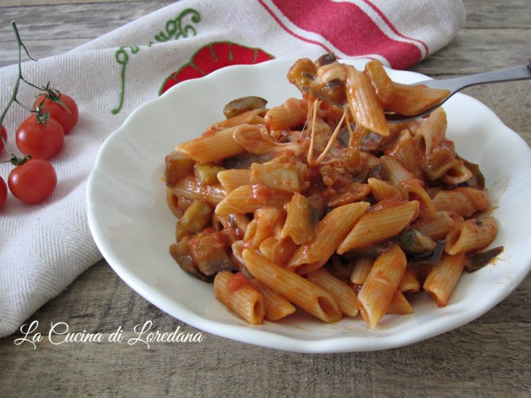 Pasta con melanzane e mozzarella - Filante e squisita