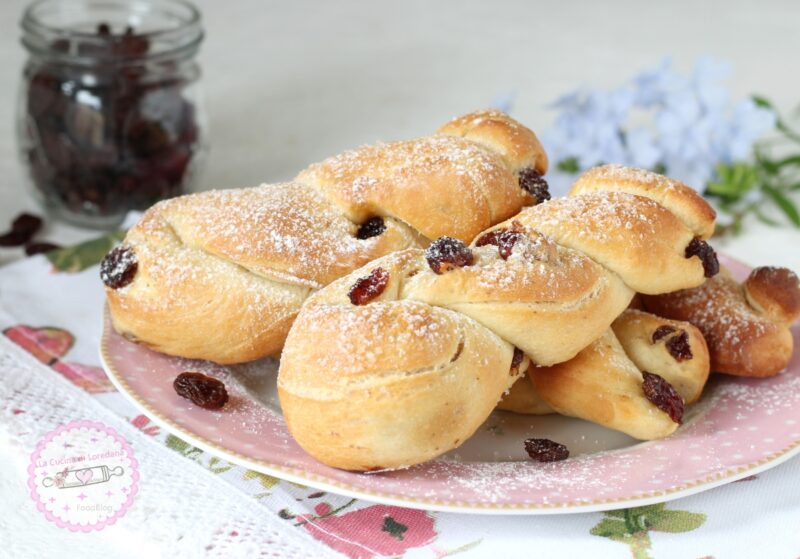 TRECCINE SOFFICI CON UVETTA la ricetta per la colazione perfetta