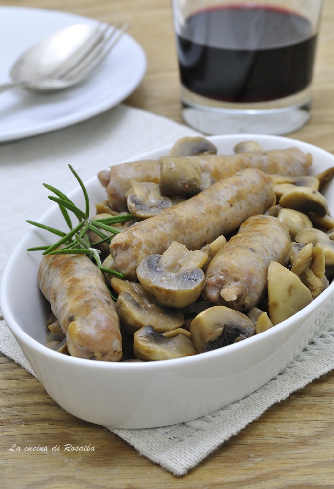 Salsiccia e funghi in padella - La cucina di Rosalba