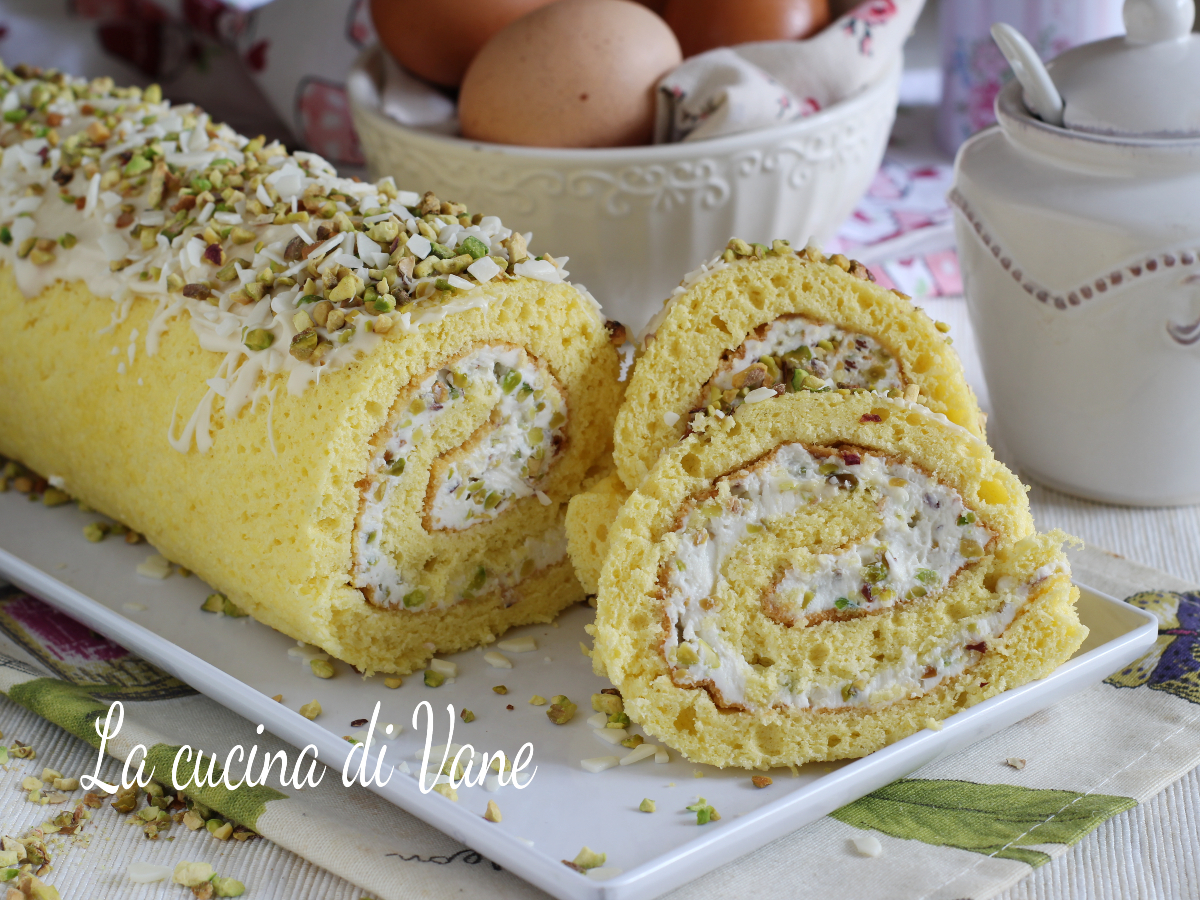 Rotolo ricotta e pistacchio dolce soffice farcito con crema siciliana