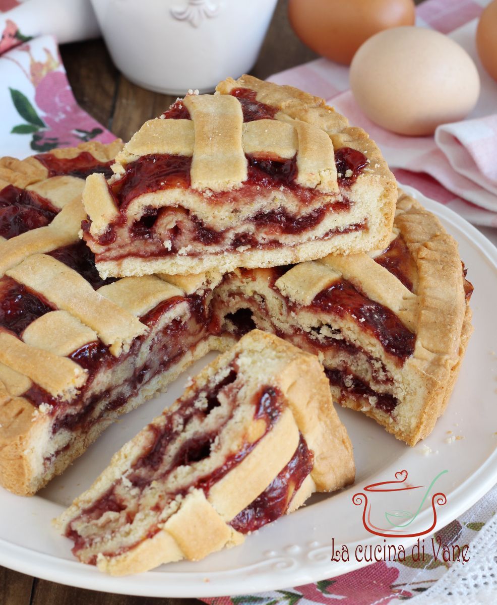 Crostata a strati alla marmellata friabile e buonissima senza burro