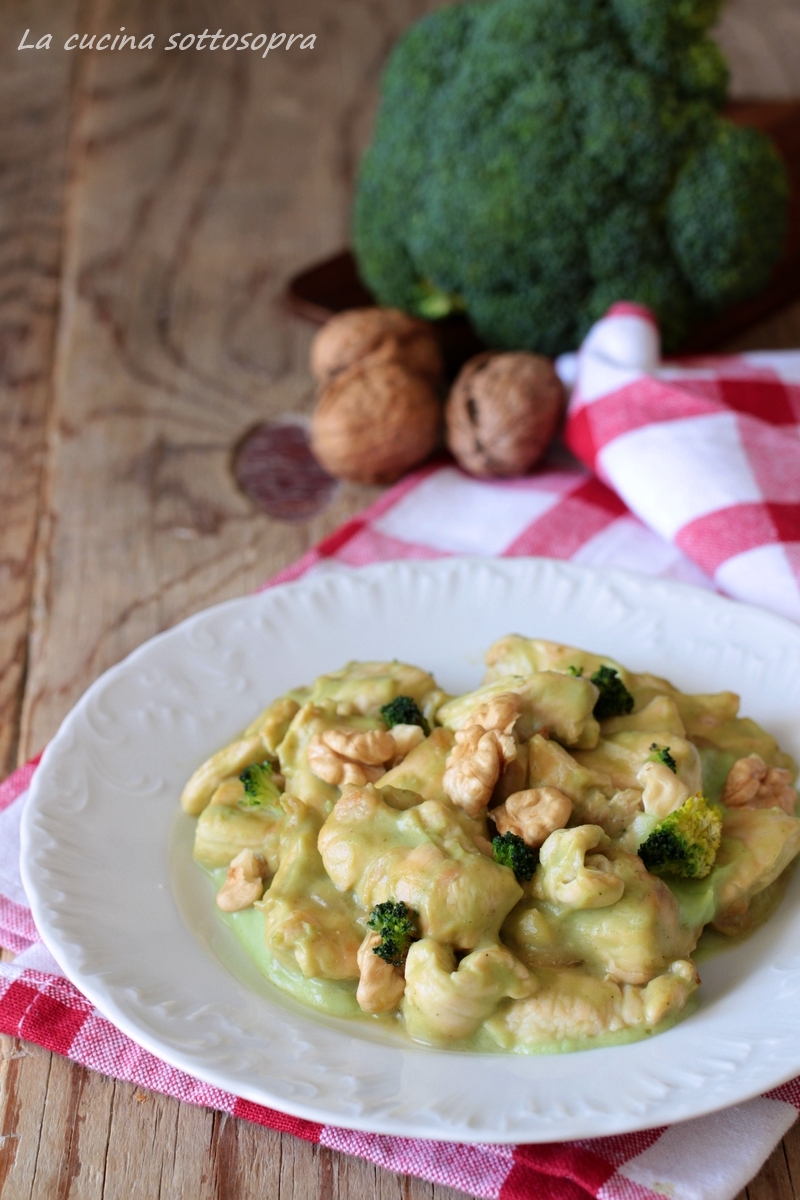 Pollo con crema di broccoli e noci - ricetta veloce | La cucina sottosopra