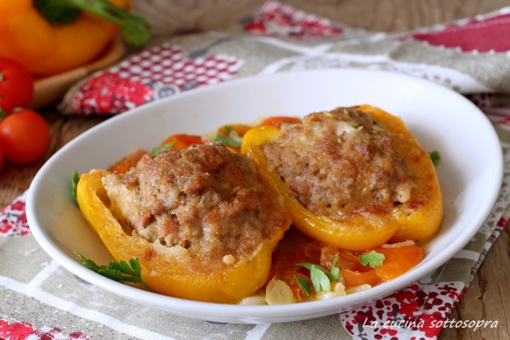 Peperoni ripieni di carne - ricetta facile | La cucina sottosopra
