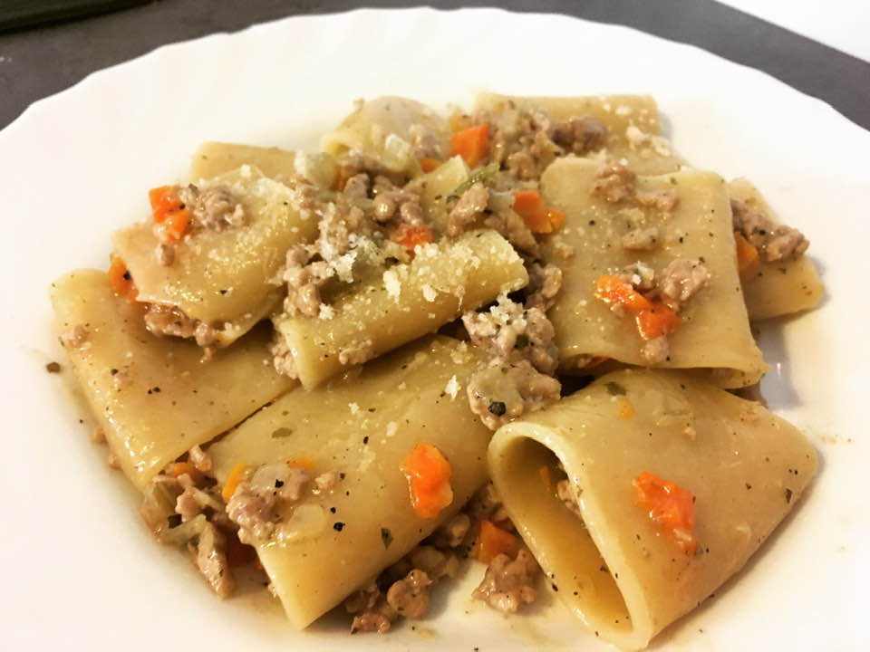 Paccheri al ragù bianco - La ricetta del giorno di Vala