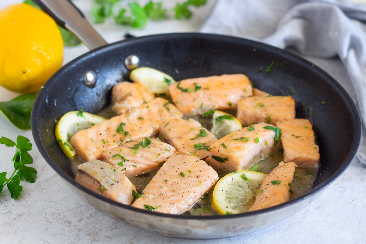 Salmone al limone, secondo gustoso, veloce e semplice da preparare.
