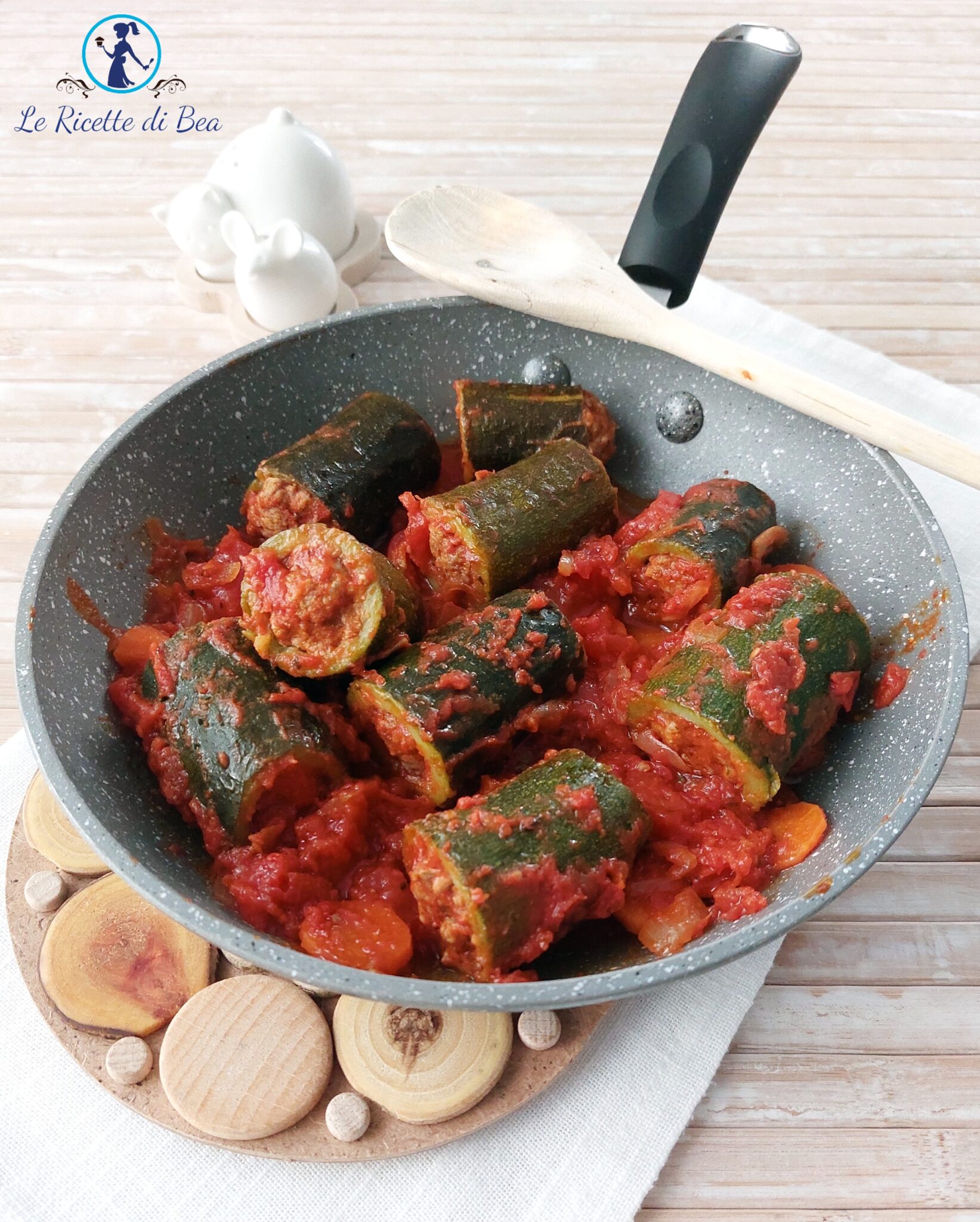 Zucchine ripiene al sugo in padella ricetta facile – Le Ricette di Bea