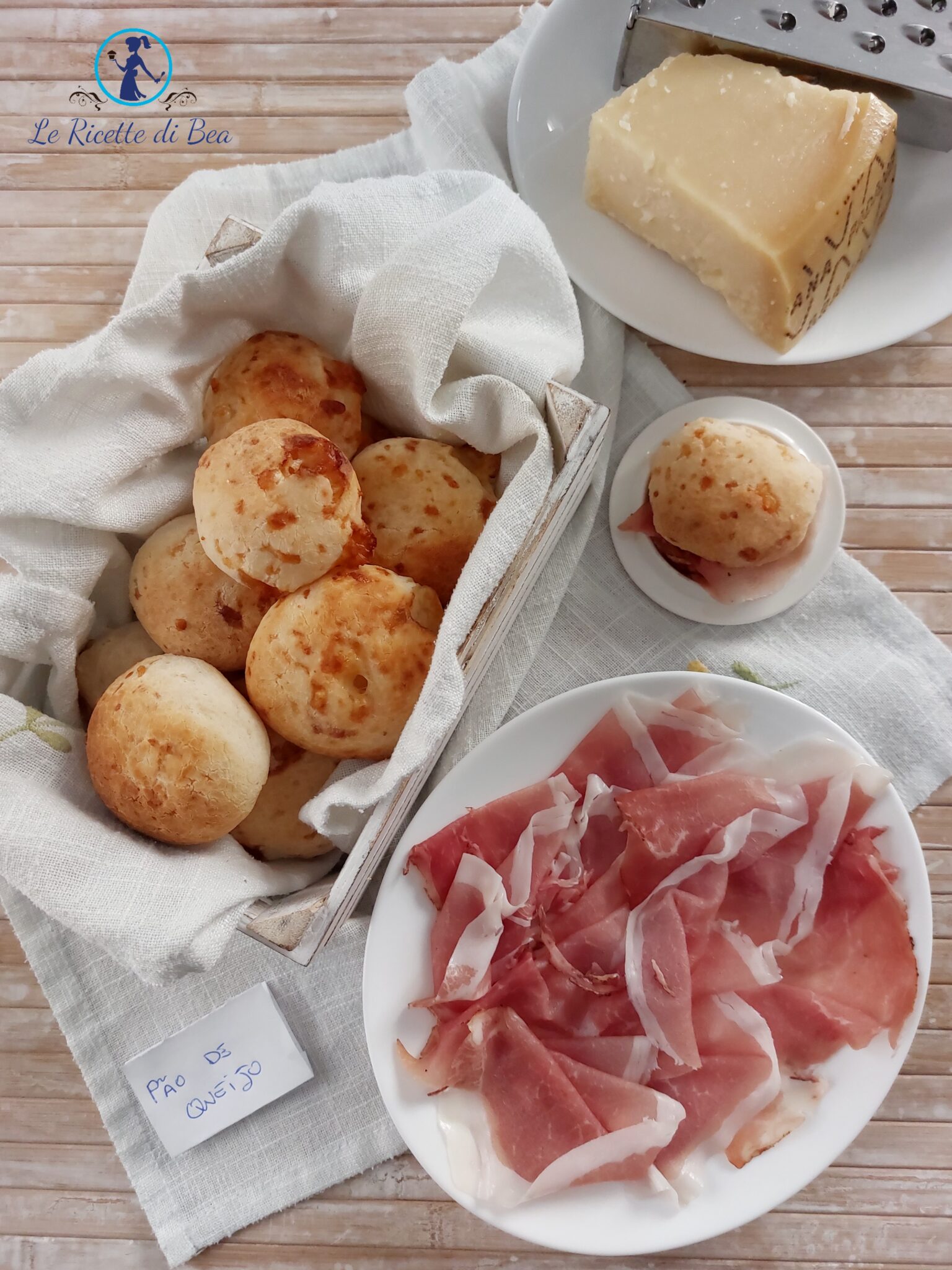 Pão de Queijo Ricetta Tipica Brasiliana Panini al Formaggio – Le ...