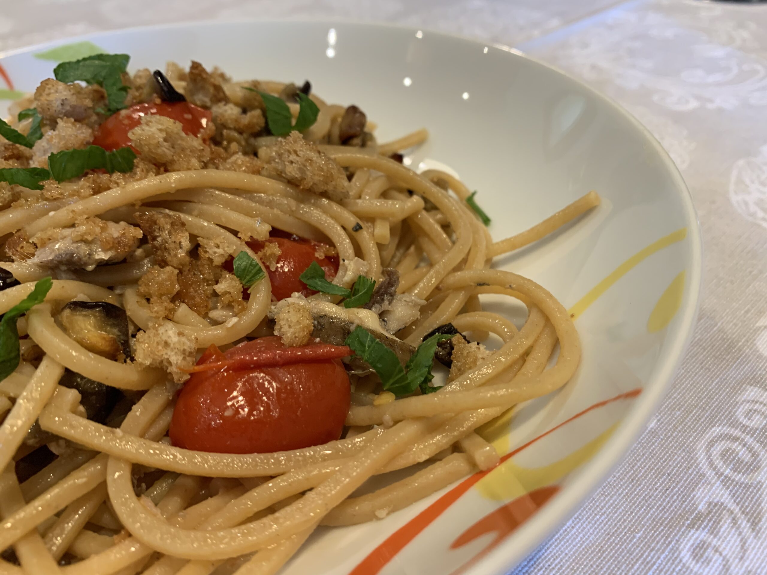 Spaghetti con sarde, melanzane e pomodorini - LeRICETTEdiCLA