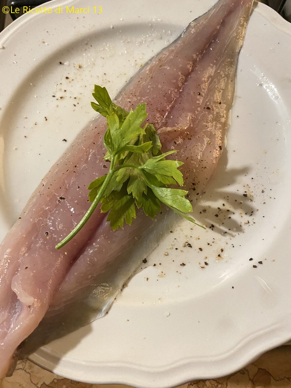 Lampuga veloce in padella con salsina delicata al limone. Pesce Capone ...