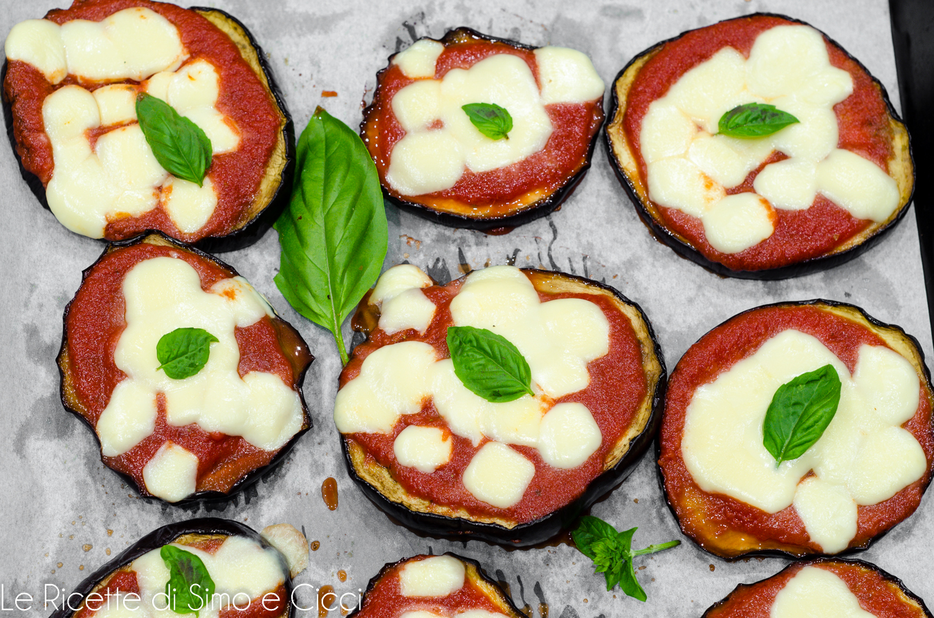 Pizzette di melanzane al forno, leggere, facili e sfiziose!