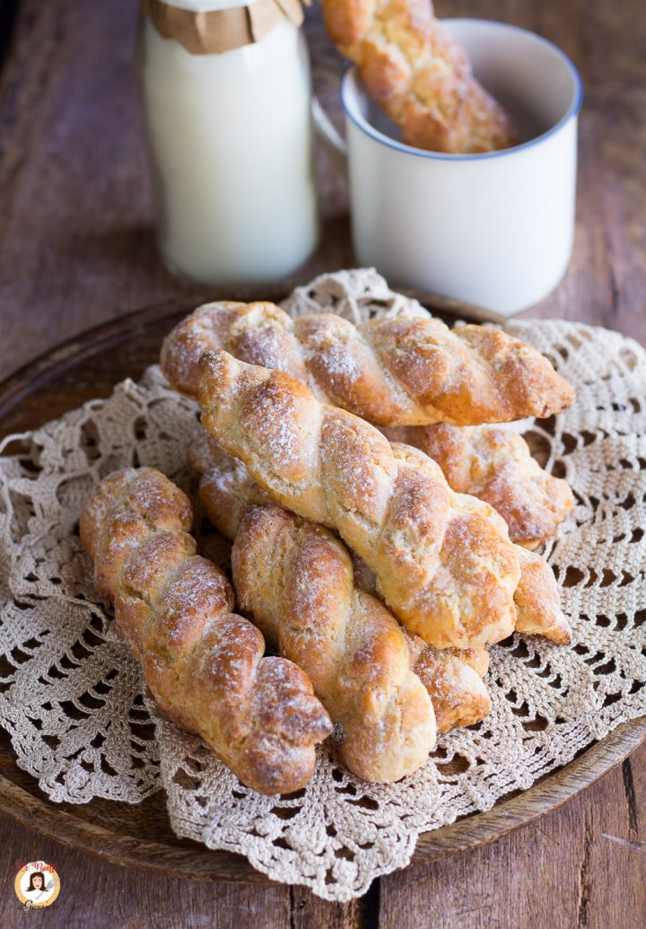 BISCOTTI A TRECCIA SICILIANI impasto senza ammoniaca TRECCINE