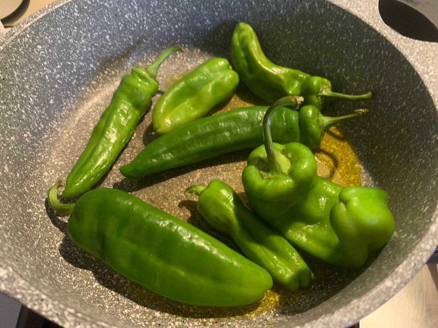 FRIGGITELLI AMMOLLICATI peperoni cotti in padella con pangrattato