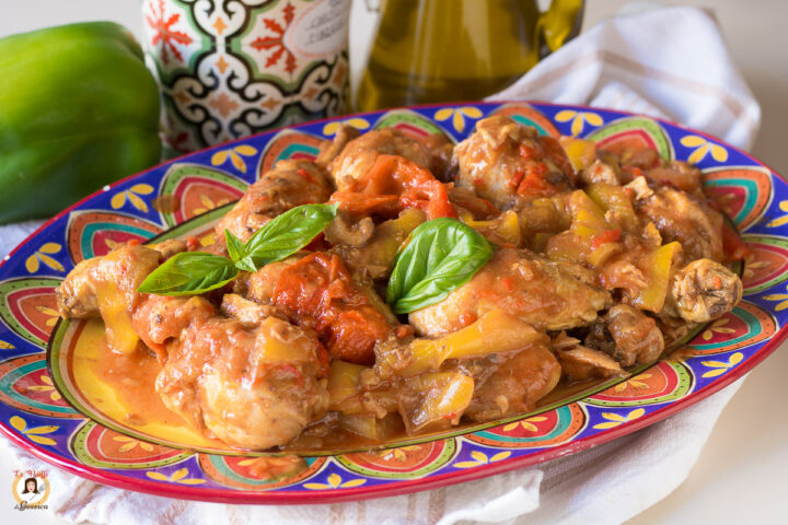 POLLO CON PEPERONI - Ricetta facile, cotto in padella