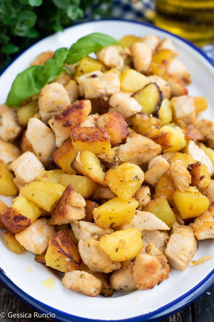 BOCCONCINI DI POLLO E PATATE IN PADELLA - ricetta