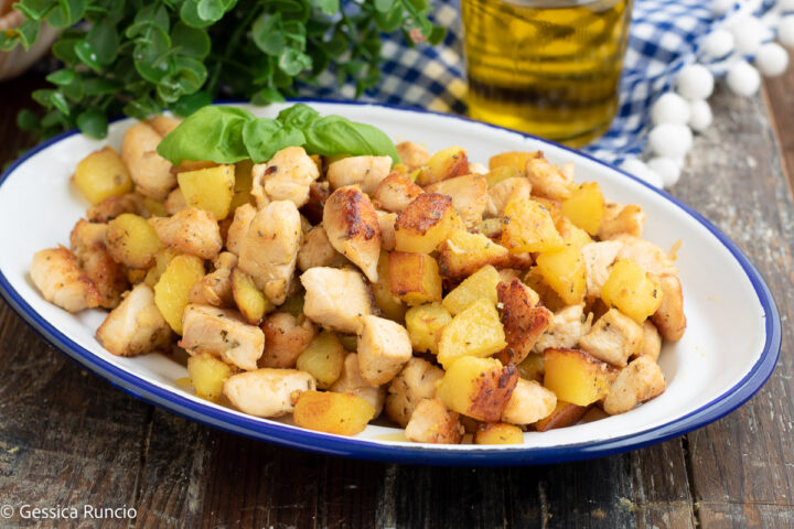 BOCCONCINI DI POLLO E PATATE IN PADELLA - ricetta