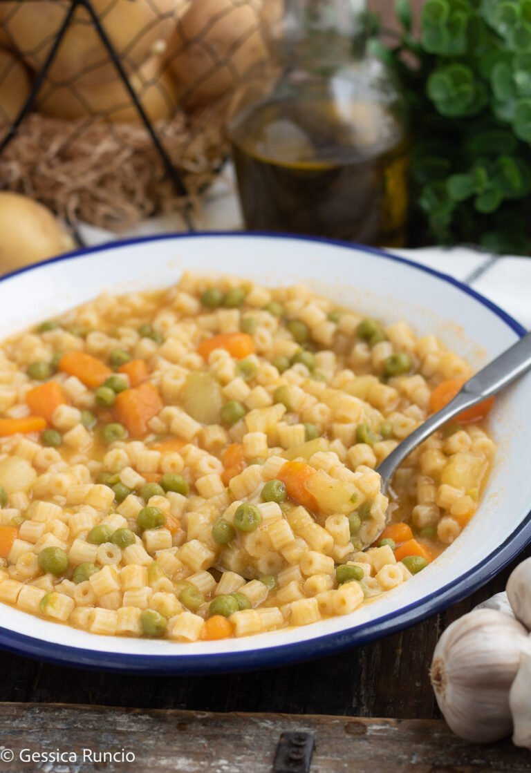 PASTA PATATE PISELLI E CAROTE - ricetta minestra