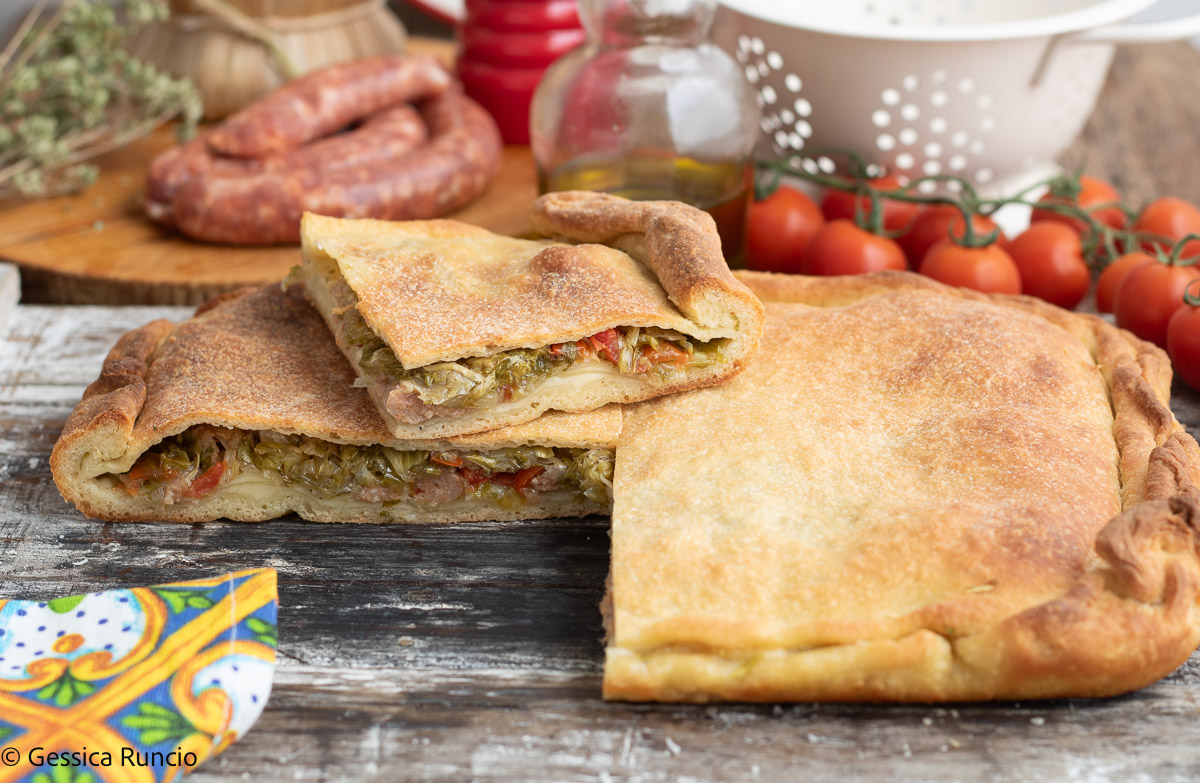 Schiacciata alla messinese - Ricetta "Pizza chiusa" siciliana