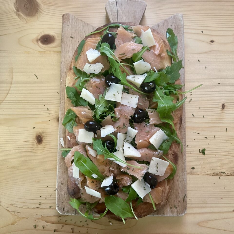 Pinsa salmone rucola e grana * Blog di luiginalaurenzi