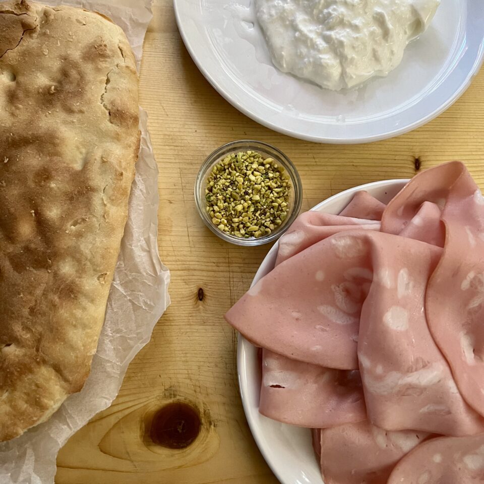 Pinsa mortadella stracciatella e pistacchio * Blog di luiginalaurenzi