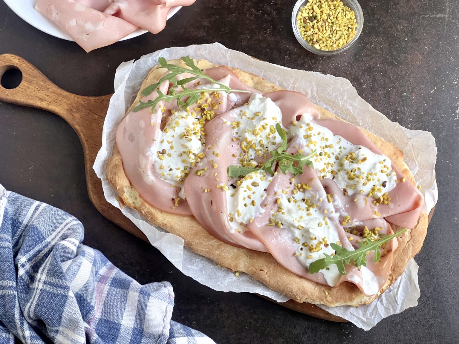 Pinsa mortadella stracciatella e pistacchio * Blog di luiginalaurenzi