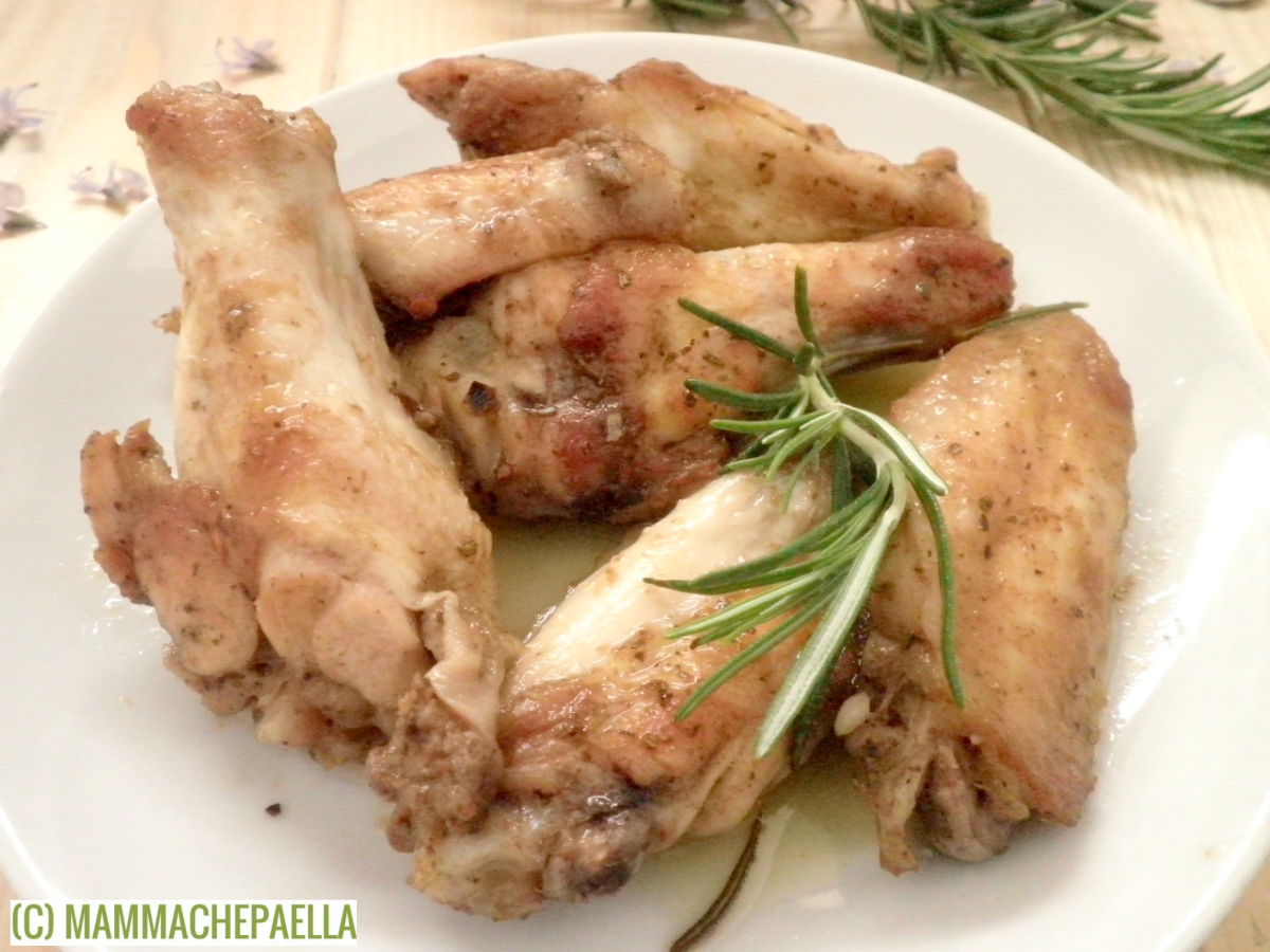 Ali di pollo in padella al profumo di rosmarino - Mammachepaella