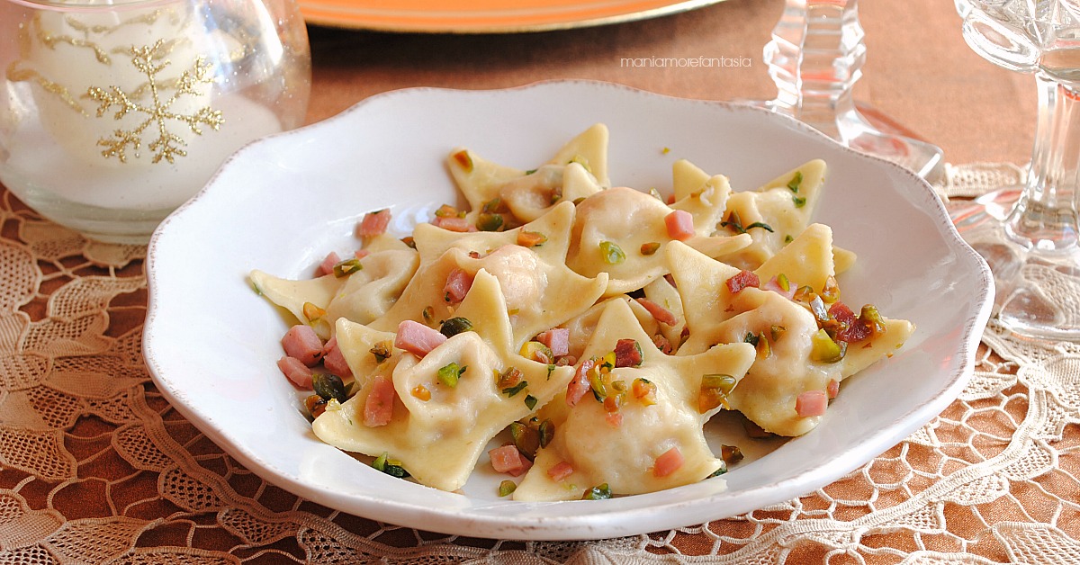 Stelle di pasta ai due prosciutti e condimento ai pistacchi | ricette ...