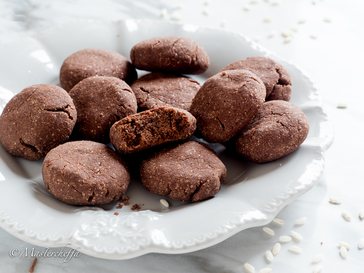 Biscotti con farina di riso al cacao, ricetta frollini senza glutine