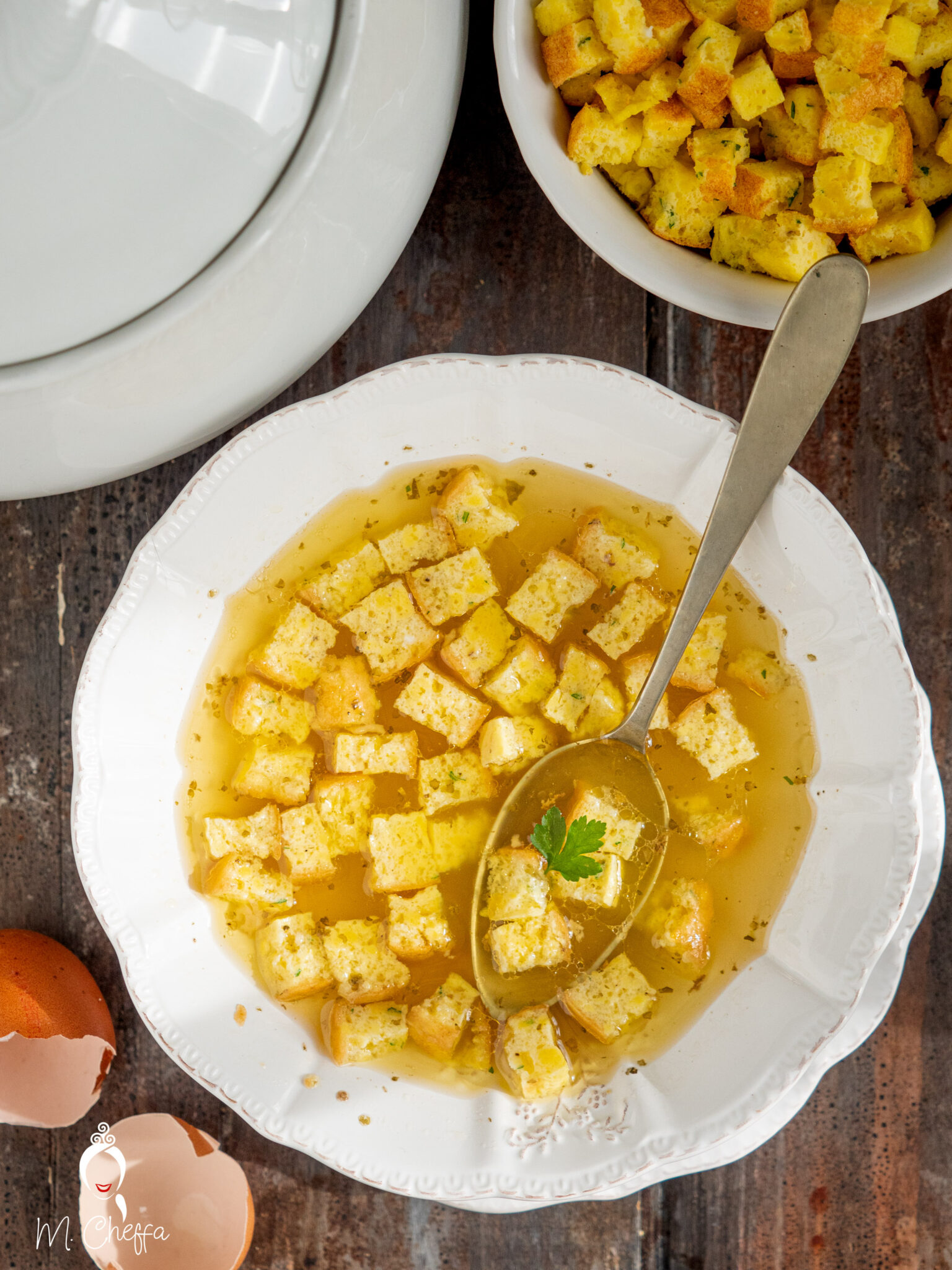 Pasta reale in brodo alla siciliana, ricetta tradizionale a base di uova