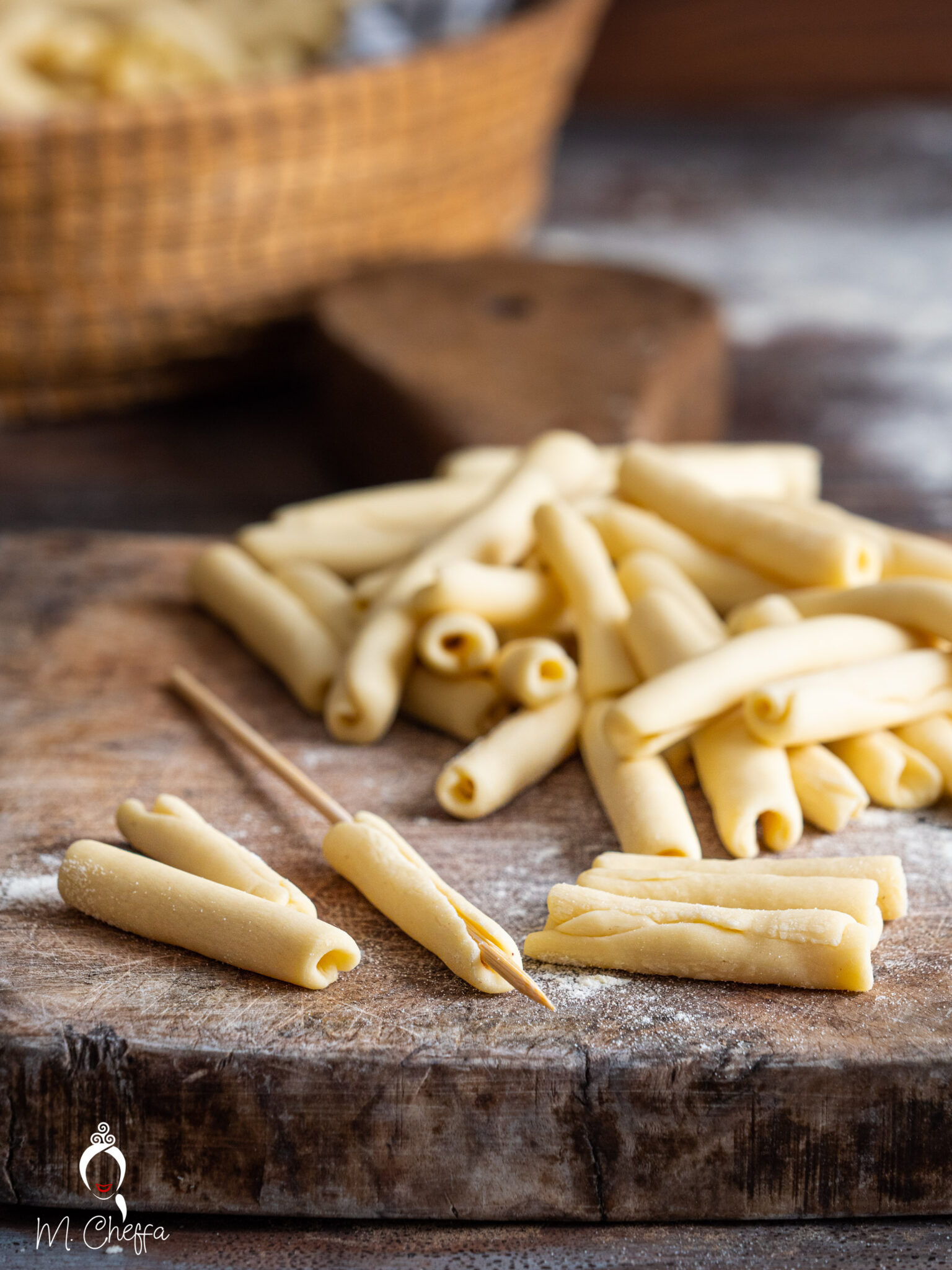 Maccheroni al ferretto, ricetta maccheroni col buco della tradizione ...