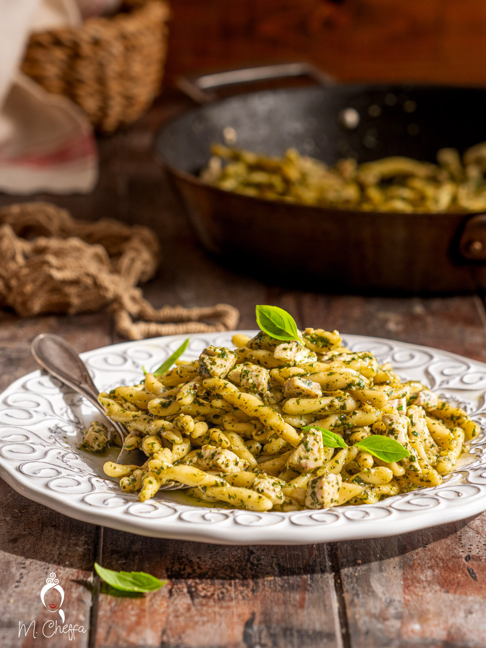 Pasta con pesto e pesce spada, ricetta primo piatto di mare