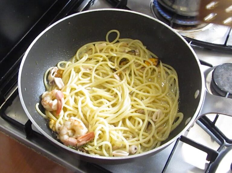 Spaghetti allo Scoglio con preparato surgelato | Max & Cocco