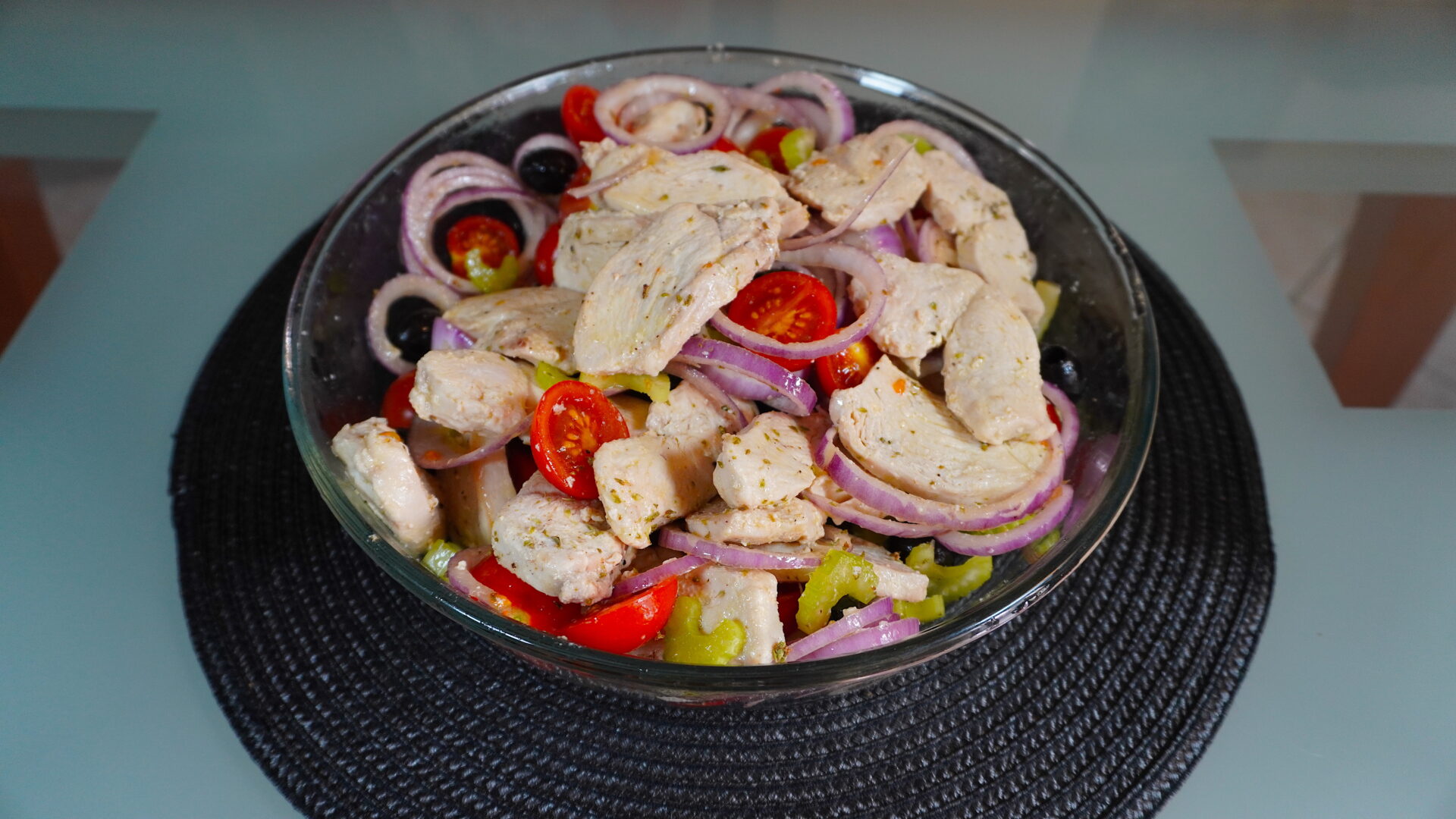 Insalata di Pollo alla Greca | Max & Cocco