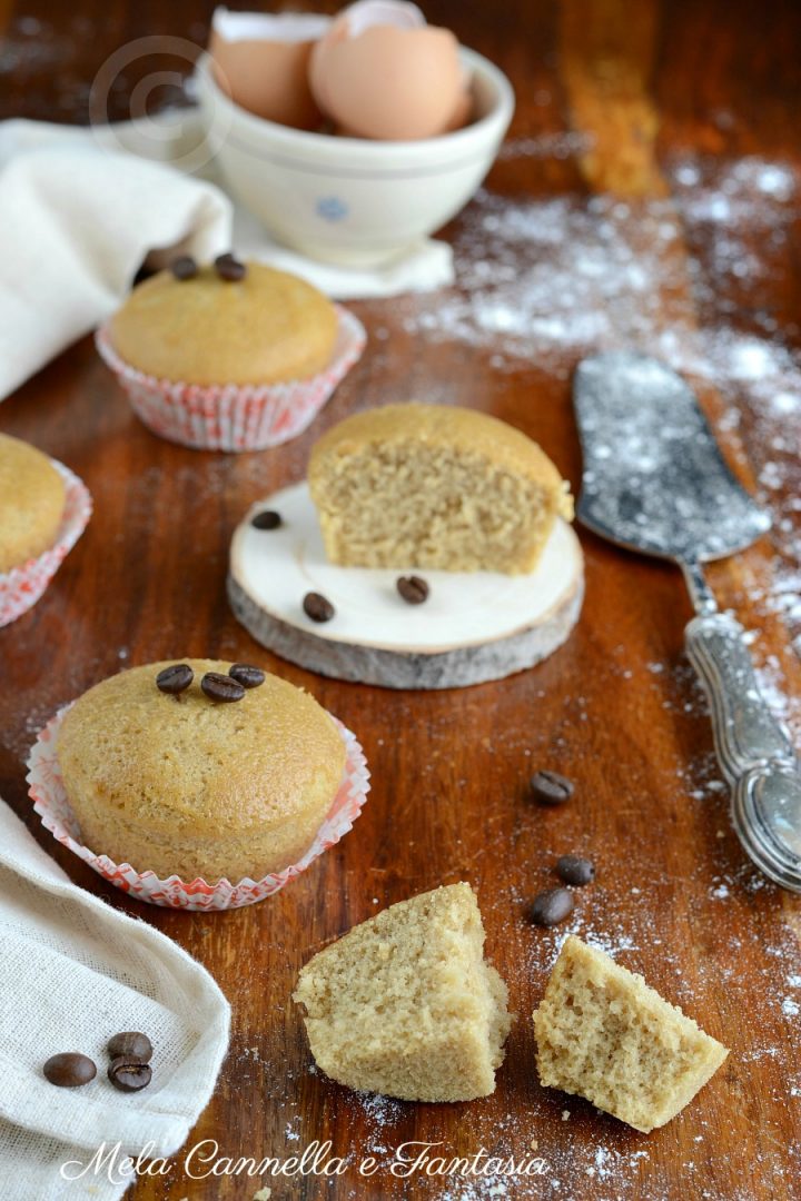 Muffins al caffè morbidissimi - ricetta senza latte né burro
