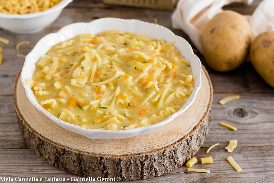 Pasta patate e provola affumicata senza pancetta
