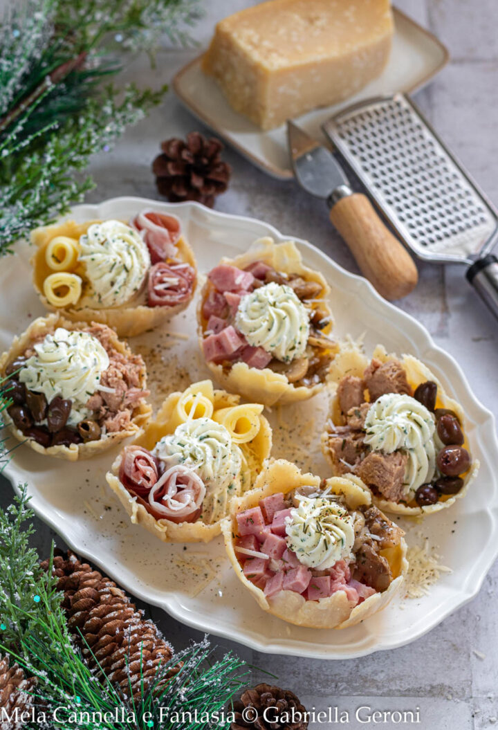 Cestini di parmigiano ripieni antipasto facile e scenografico