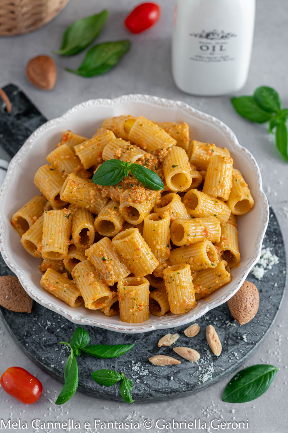 Pasta con pesto alla trapanese | Ricetta siciliana facile e veloce
