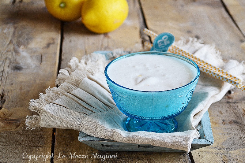 Ayran ricetta bevanda turca a base di yogurt