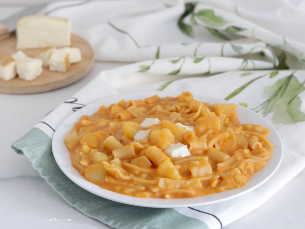 Pasta e patate con la provola: ricetta napoletana – Millegrammi Ricette ...