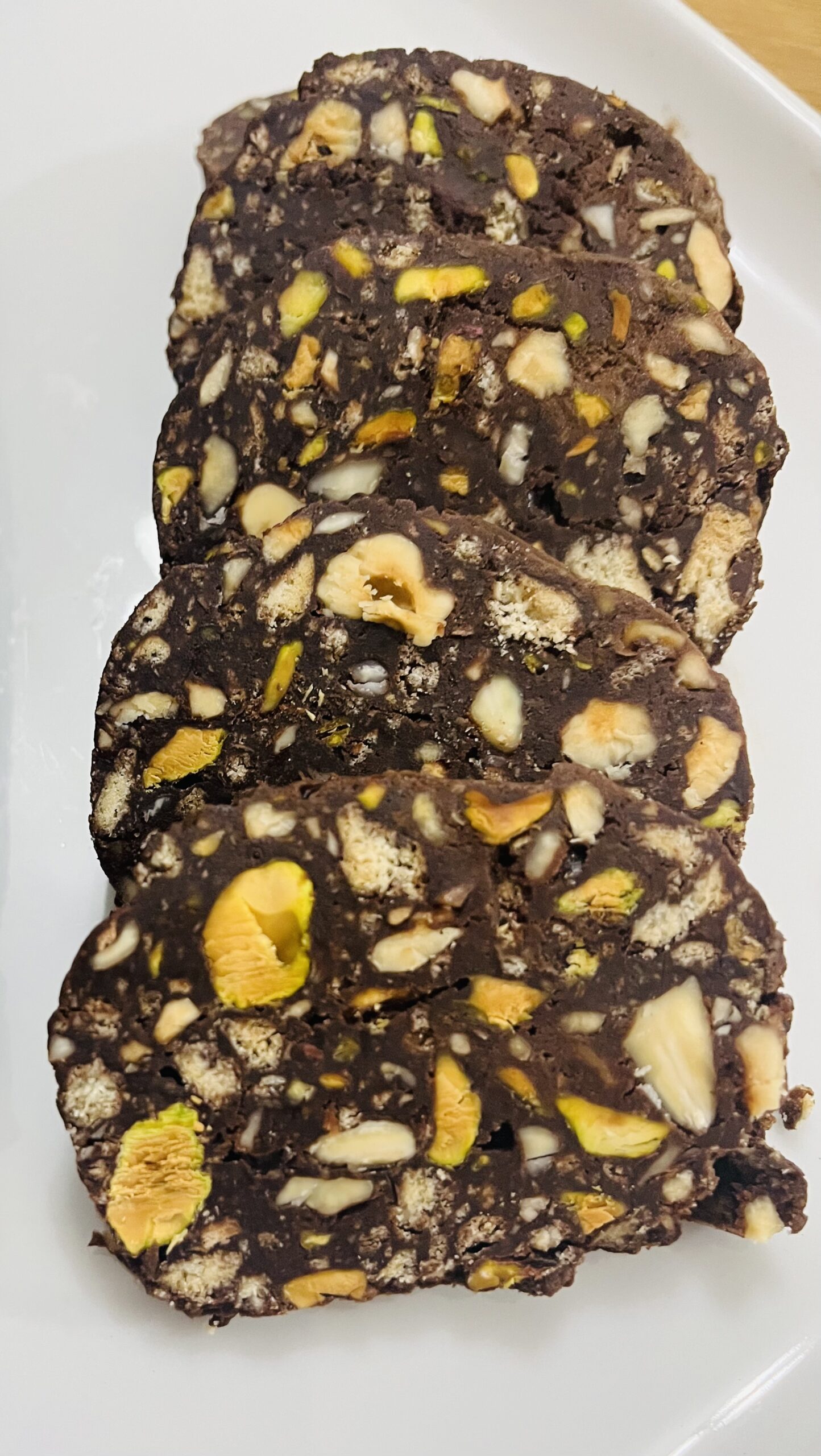 Salame di cioccolato con frutta secca - 𝘾𝙖𝙠𝙚_𝙝𝙤𝙢𝙚_𝙢𝙖𝙙𝙚_