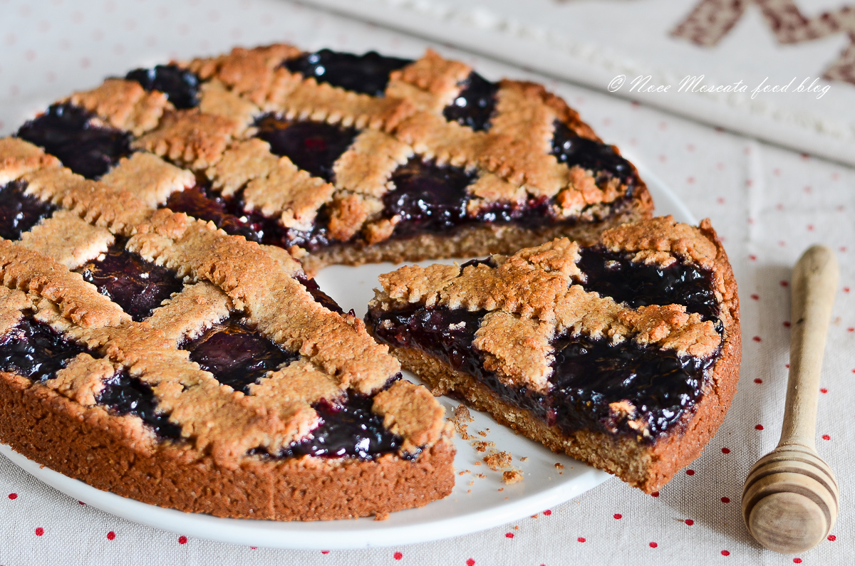 Crostata Linzer con frolla alle nocciole e spezie, tutto nel mixer!