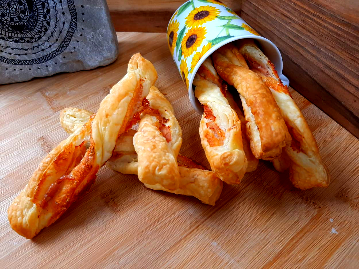 GRISSINI DI PASTA SFOGLIA RIPIENI – Blog di officinacucina