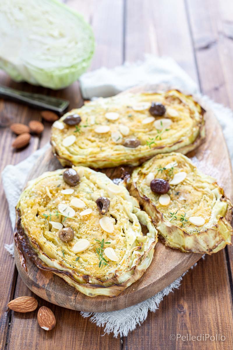 Cavolo cappuccio gratinato - con pangrattato, mandorle e olive
