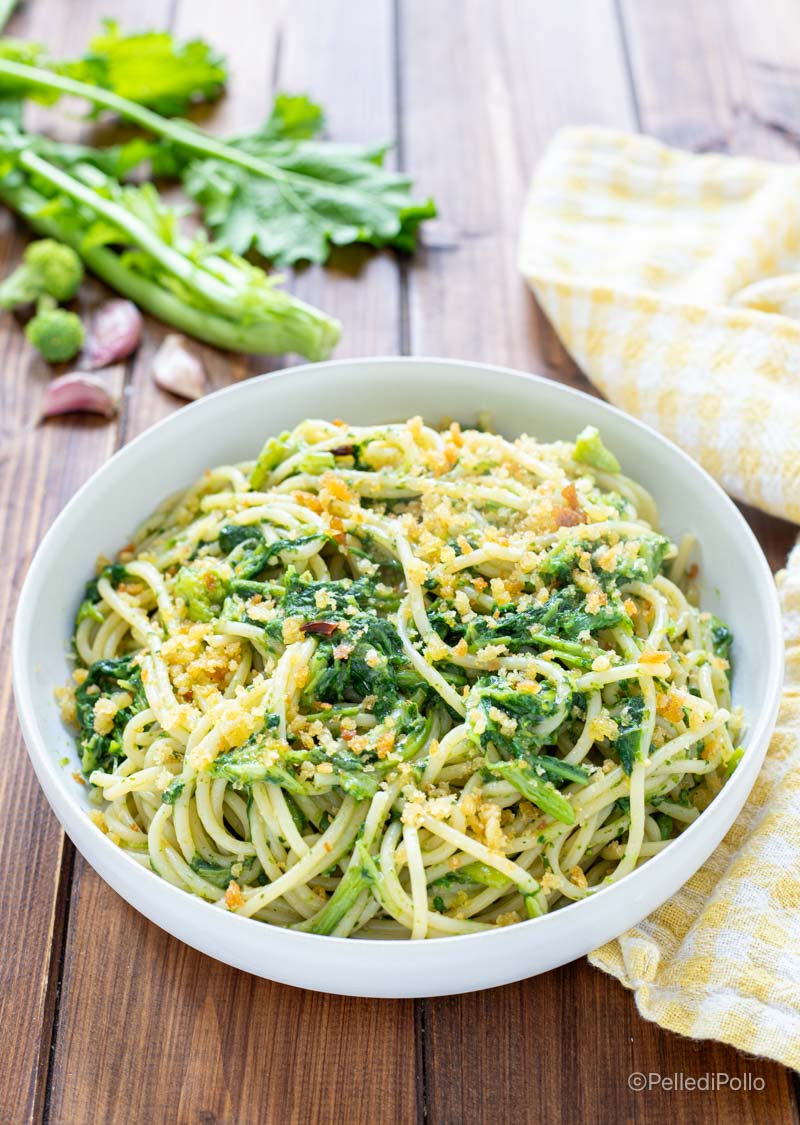 Pasta con cime di rapa, acciughe e pangrattato - Gustosa e veloce