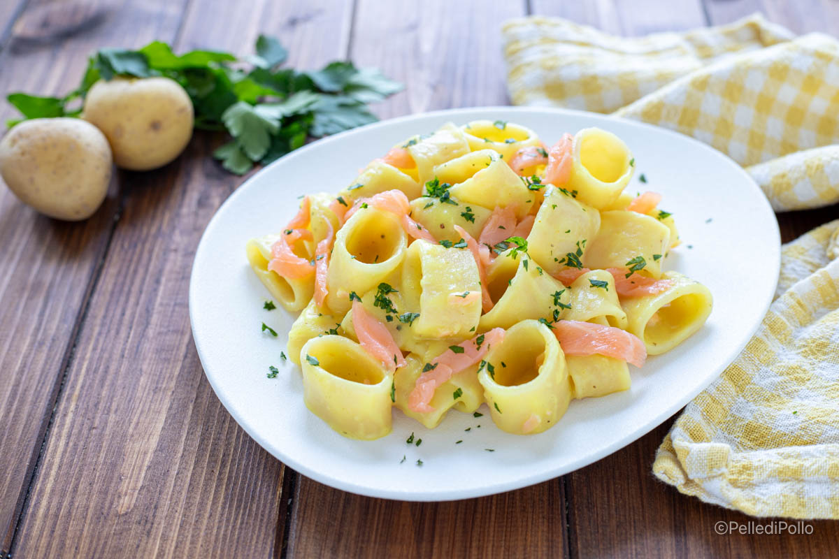 Pasta con crema di patate e salmone - Semplice, veloce e gustosa