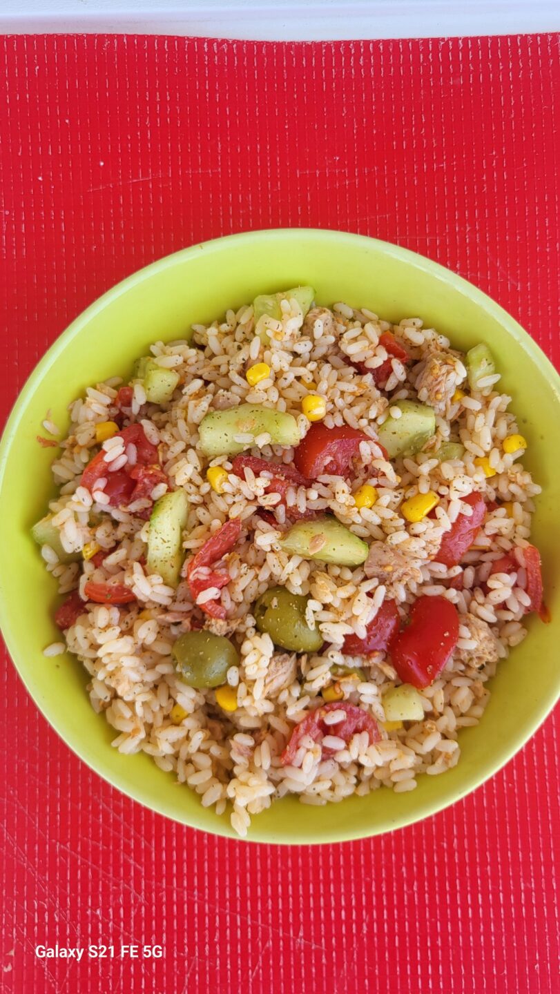 Insalata di riso con pomodoro e mais. - Blog di pentolinesglutinate