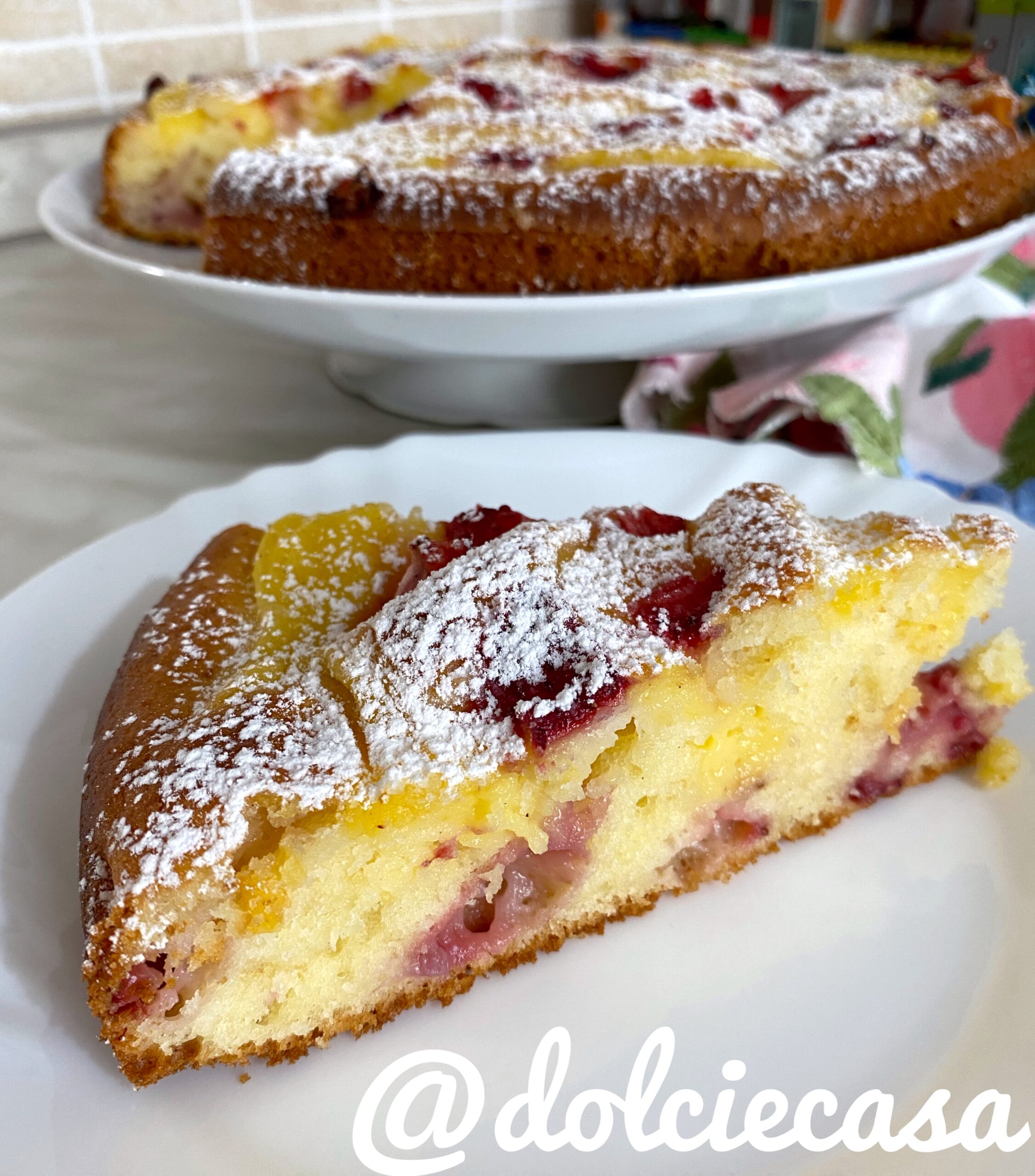Torta morbidissima, crema pasticera e fragole Peperosa