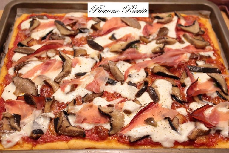 Pizza con funghi, stracciatella e speck - Piovono Ricette